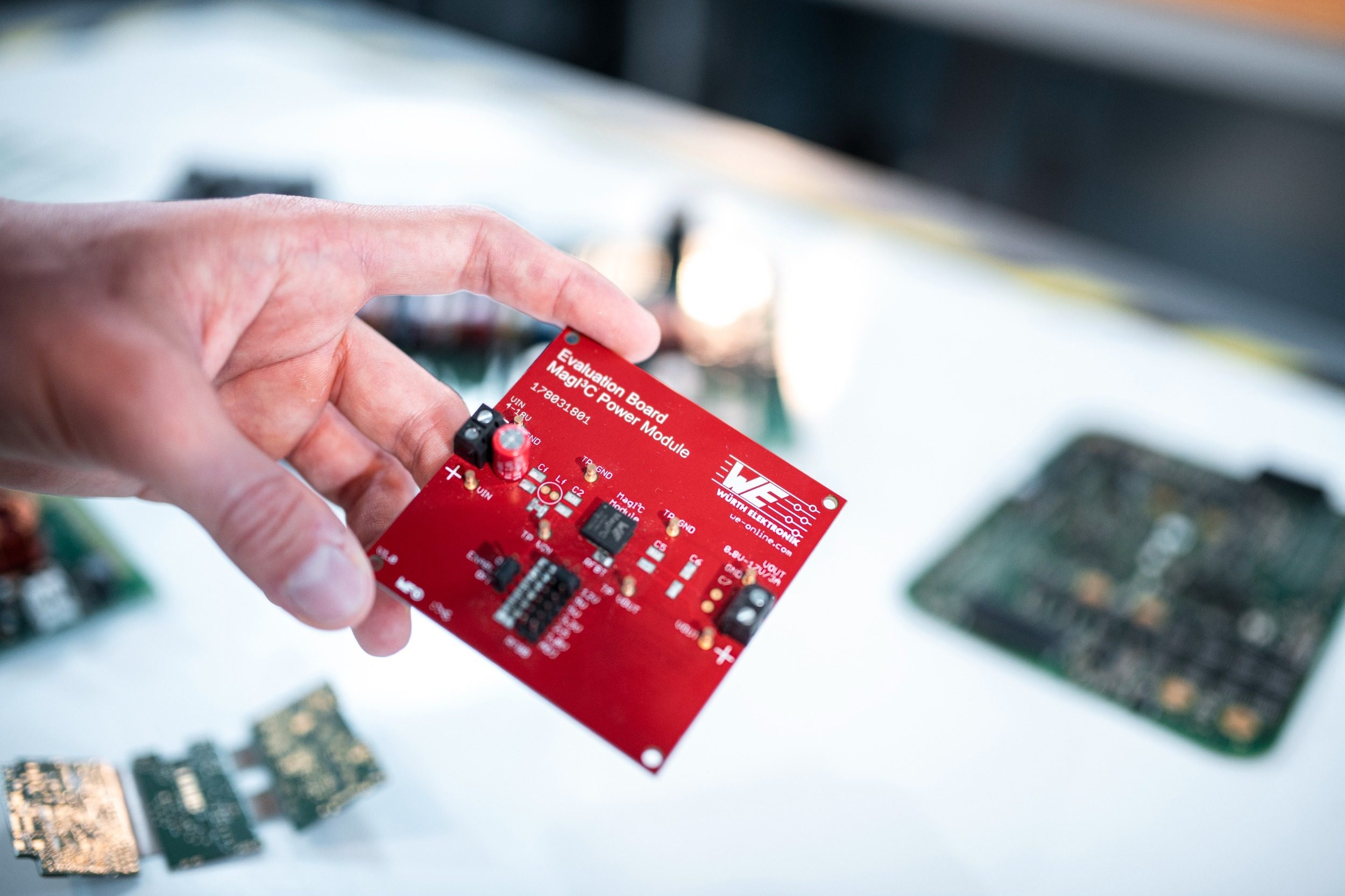 LED Driver with MagI³C Power Module